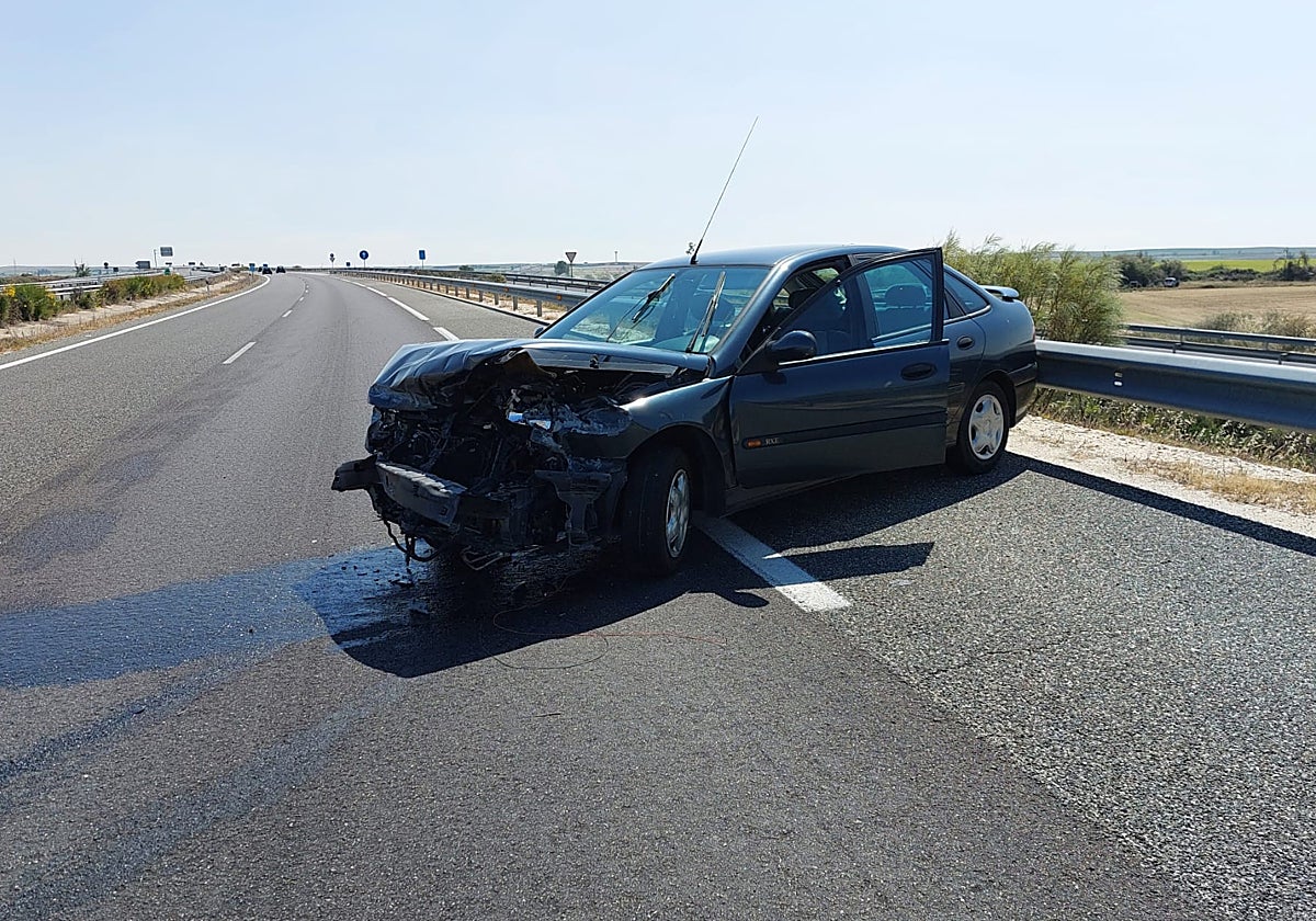 Un aparatoso accidente en la autovía a Madrid deja un hombre herido | La Gaceta de Salamanca
